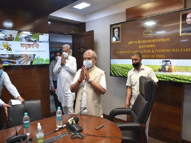 Agriculture Minister Narendra Singh Tomar launches Madhukranti Portal Agriculture Minister Narendra Singh Tomar launches Madhukranti Portal