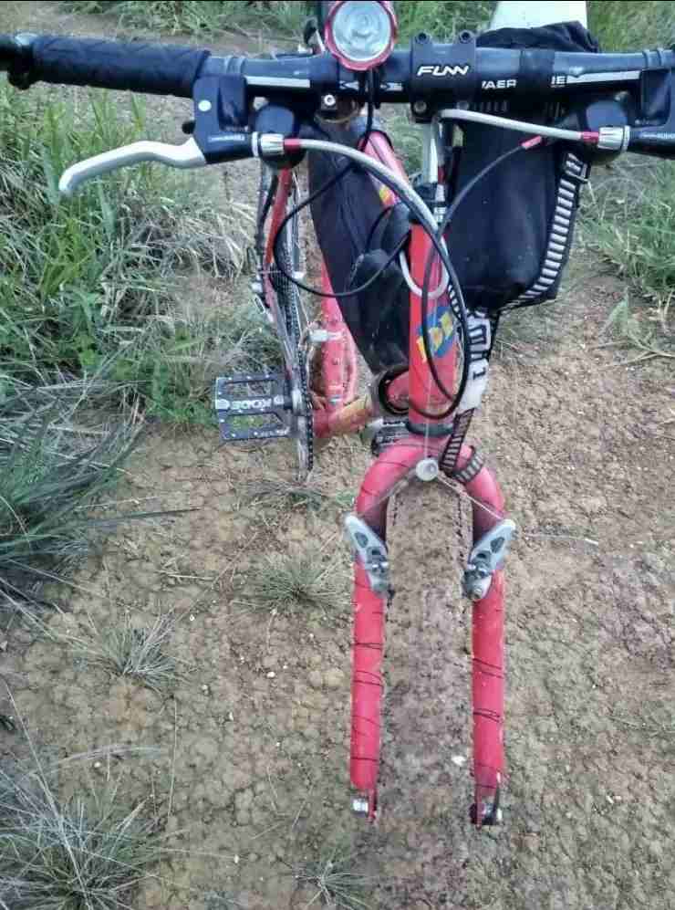 Can you spot the bike tires in this optical illusion in 11 seconds?