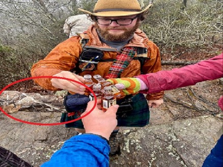 Optical Illusion: Can You Spot The Fourth Hand In The Image In Less ...