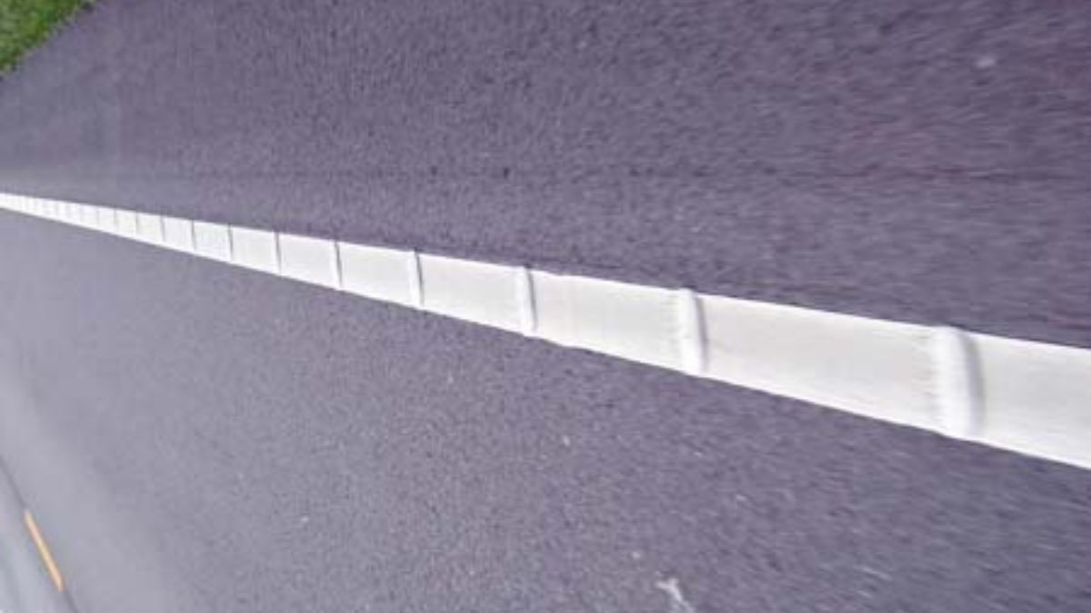 जानिये सड़क पर क्यों बनी होती हैं अलग-अलग तरह की पट्टियां