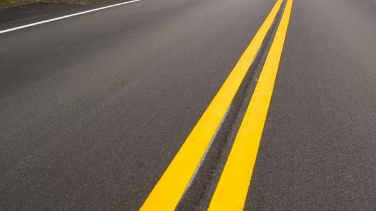 जानिये सड़क पर क्यों बनी होती हैं अलग-अलग तरह की पट्टियां