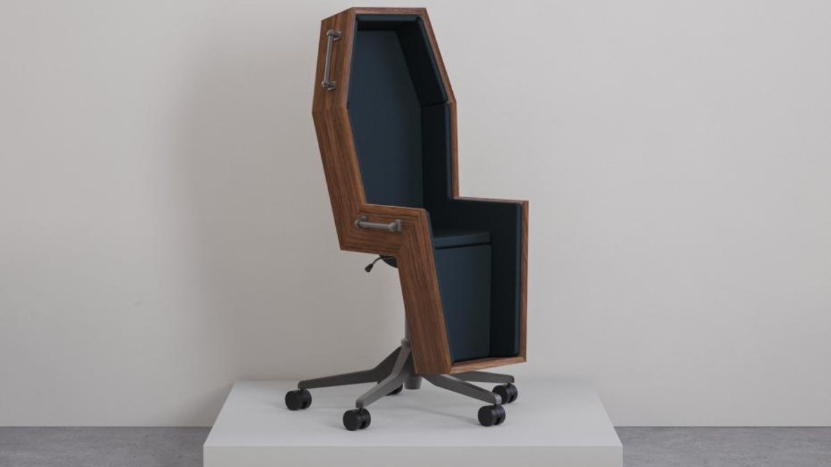 इंटरनेट पर ताबूत वाली कुर्सी क्यों हो रही है वायरल जिसे दिया गया है द ...