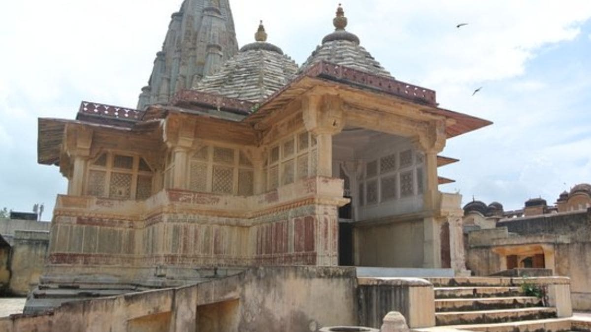 Kalki Dham: क्यों खास है कल्कि धाम मंदिर, यहां जानें 10 महत्वपूर्ण तथ्य