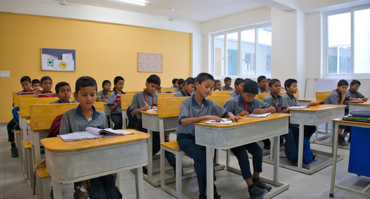 Top 10 Growing Job Sectors & Careers 2025 with High Salary and Qualification Details