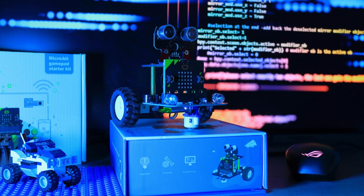 Top 10 Growing Job Sectors & Careers 2025 with High Salary and Qualification Details