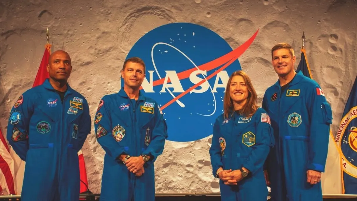 NASA’s First Astronauts to Orbit the Moon in 21st Century