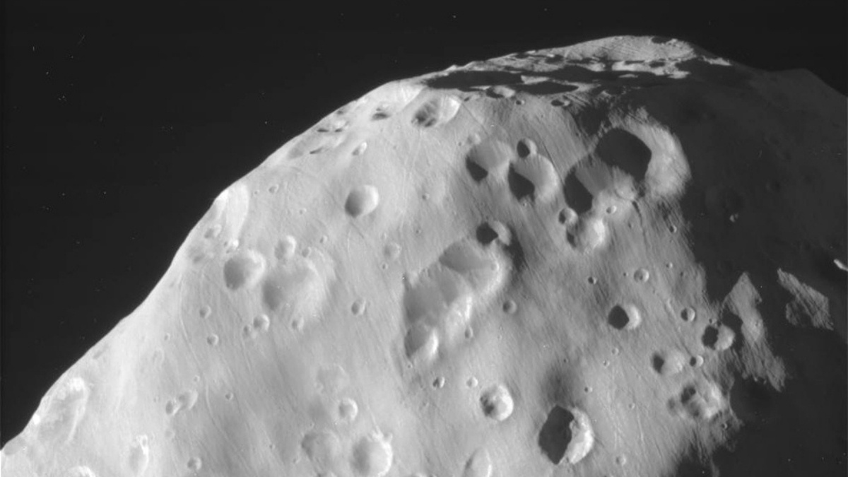 What Is Saturn’s Moon Epimetheus? Check Facts, Orbit and Cosmic Dance ...