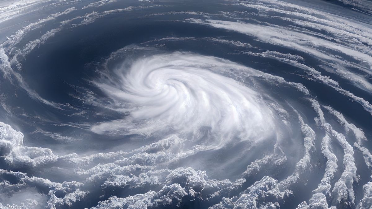 What is a Bomb Cyclone? Check 2025 Forecast for Winter Storm Impacting ...