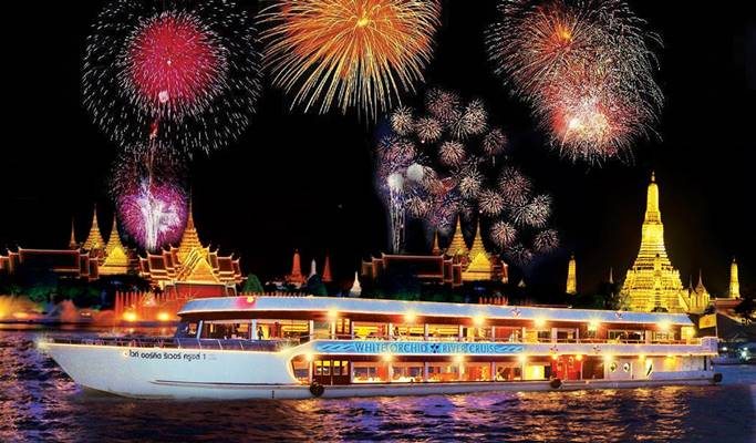 10+ Unique New Year Traditions Around the World: Discover What Makes ...