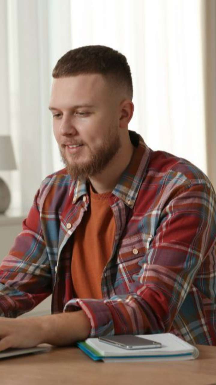 Top 7 Tips To Spot Fake Colleagues At Office