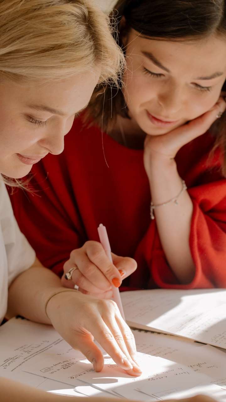 7 Simple yet easy tips to improve English at home